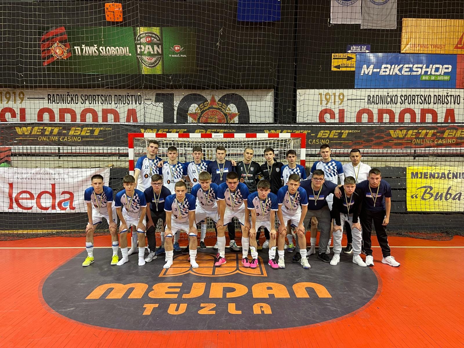 Juniori MNK Brotnjo osvojili srebro na finalnom doigravanju za prvaka ...